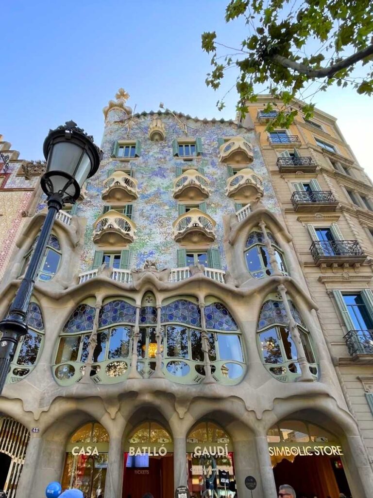 15 Famous Buildings in Barcelona You Won’t Want to Miss